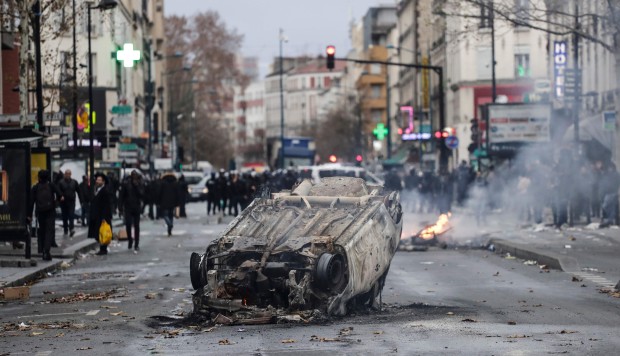 Students blockade schools as protests spread across France in response ...