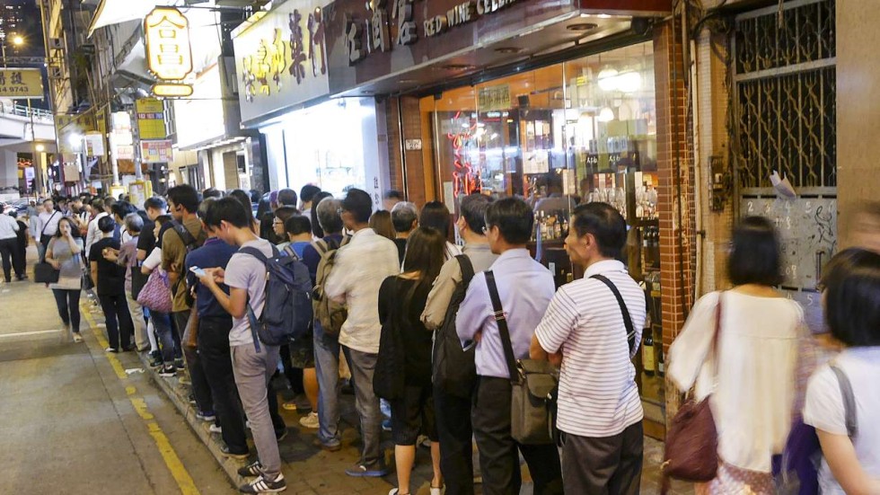 Hong Kong’s overcrowded streets no stroll for pedestrians | South China ...